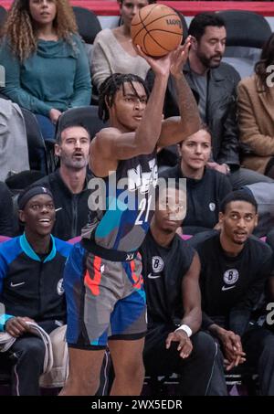 Brooklyn Nets' Noah Clowney (21) shoots over Toronto Raptors' Brandon ...