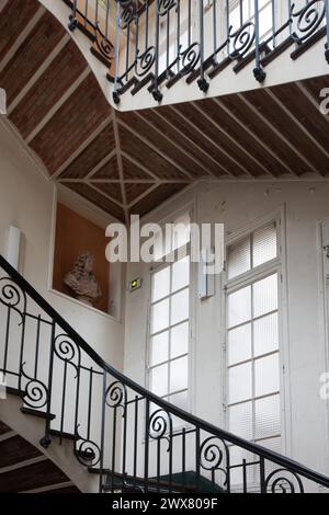 Paris, 20 rue du rocher, lycee racine, Grand escalier Stock Photo - Alamy
