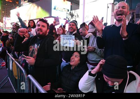 Crowds in Times Square watch Shakira perform live at TSX in Times ...