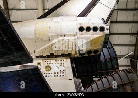 Closeup of tail and booster engines from the Space Shuttle Endeavour ...