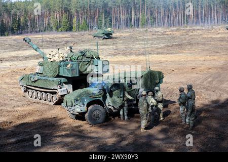 An M109A7 Paladin crew with Charlie Battery, 1st Battalion, 9th Field ...
