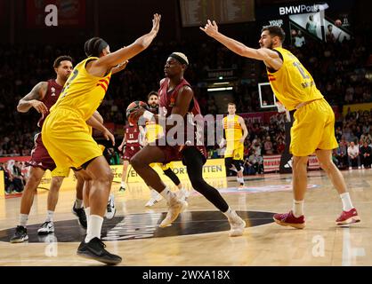 Jabari Parker of FC Barcelona and Elias Harris of Bayern Munich during ...