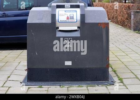 Semi-surface waste container for residual waste in Nieuwerkerk aan den ...