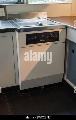 the first dish washer in Australia Stock Photo - Alamy