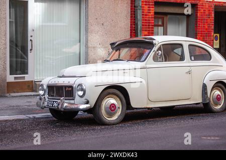 Volvo PV 544 Sport B10. Old white car with city background Stock Photo ...