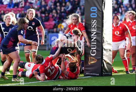 England's Hannah Botterman scores her sides second try during the Women ...