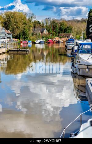 Boats at Allington lock, Maidstone, Kent in summer Stock Photo - Alamy