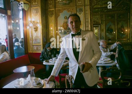 A service man at the famous caffe Florian in Venice Stock Photo - Alamy
