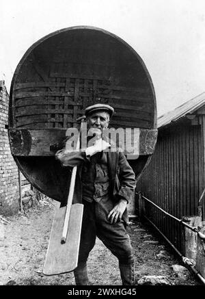 Ironbridge coracle maker Harry Rogers with his brother Stock Photo - Alamy