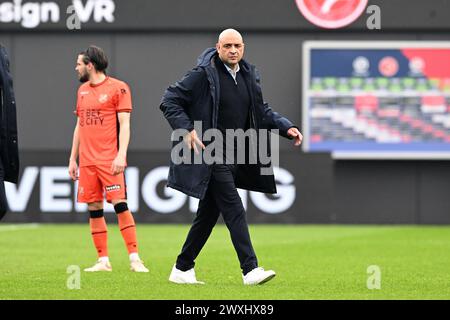 ALMERE - (l-r) FC Volendam coach Regillio Simons, Deron Payne of FC ...