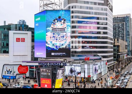 Large-scale advertisement screen in Yonge-Dundas Square, Toronto ...