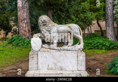 Ancient statue of Sphinx on Piazza del Popolo, Rome, Italy Stock Photo ...