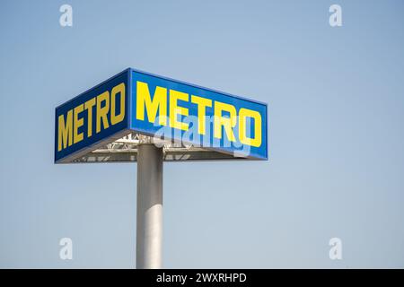 Antalya, Turkey - March 29, 2024: Metro wholesale grocery store Stock ...