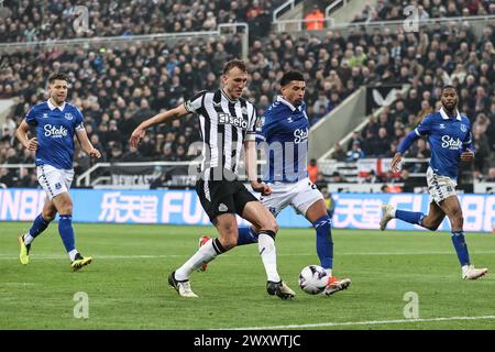 Dan Burn Of Newcastle United scores a GOAL 1-0 and celebrates during ...