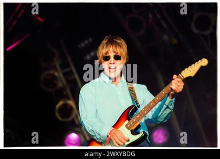 STEVE MASON, GENE, GLASTONBURY FESTIVAL, 1995: A young Steve Mason ...