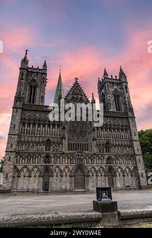 Statues at a cathedral, Nidaros Cathedral, Trondheim, Norway Stock ...