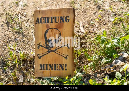 Minefield warning sign with German inscription and skull Stock Photo ...