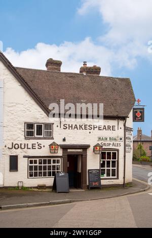 The old coaching inn the Shakespeare in the Shropshire England market ...