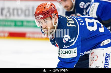 Tyson Spink (Schwenningen Wild Wings, #96) Simon Karlsson (Dresden Ice ...