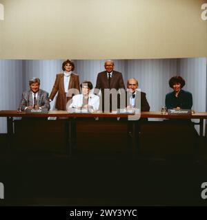 Hans Sachs, Marianne Koch, Guido Baumann, Anette von Aretin in "Was bin ...