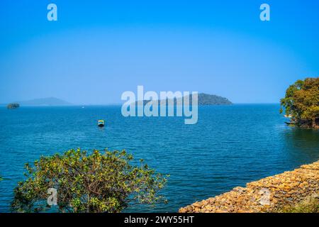 A mesmerizing view of a beautiful seascape at scenic sunset in Key West ...
