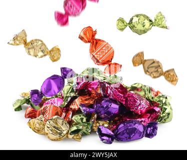 Pile of chocolate candies in a golden wrapper Stock Photo - Alamy
