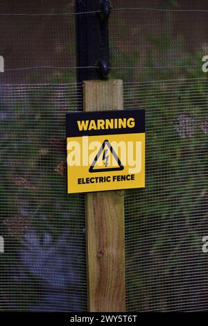A warning sign at Paignton Zoo Stock Photo - Alamy