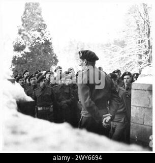 HOW AIRBORNE COMMANDANT VISITS HIS TROOPS - The Commander-in-Chief ...