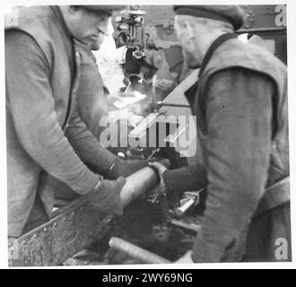 25 PDR PROPAGANDA LEAFLET SHOOT - Gnr L. Lake (Manchester) and L/Bdr J ...