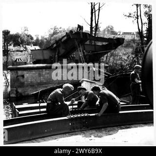 REs REPLACE RAILWAY BRIDGE ACROSS RIVER ORNE - General view of the huge ...