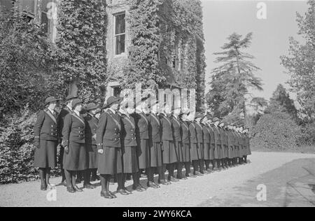 WRNS TRAINING OF WIRELESS TELEGRAPHISTS AT W/T NAVAL ESTABLISHMENT ...