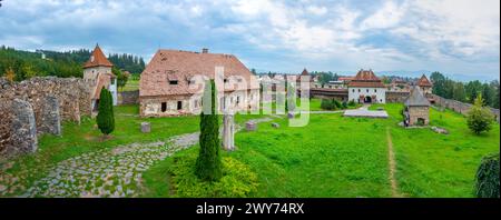View of the Lazar castle in Lazarea, Romania Stock Photo - Alamy