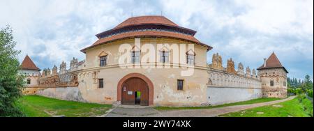 View of the Lazar castle in Lazarea, Romania Stock Photo - Alamy