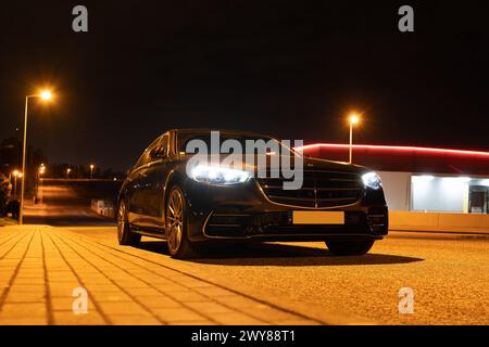 The most luxurious Mercedes Benz, Meet Mercedes Benz S Class Stock ...