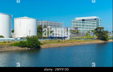 Looking from Billy's Bridge and the Alexandra Canal towards the ...
