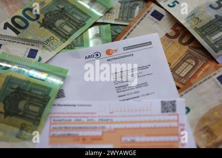 Hier der Blick auf Formulare der GEZ, Gebühreneinzugszentrale, ARD ZDF ...