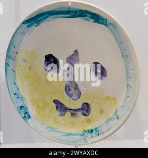Face, Round dish, 1965, Pablo Picasso (1881-1973), Museu Picasso Museum ...