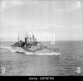 HMS DEVONSHIRE - Underway Devonshire Stock Photo - Alamy