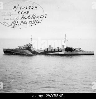 HMS Tyne Underway Stock Photo - Alamy