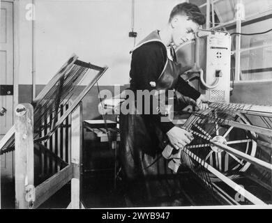 THE G45 CAMERA GUN. AUGUST 1944, HMS DIPPER, HENSTRIDGE. - Armourer ...