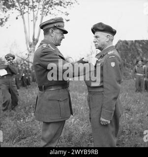 Field Marshal Harold Alexander and General Władysław Anders ...