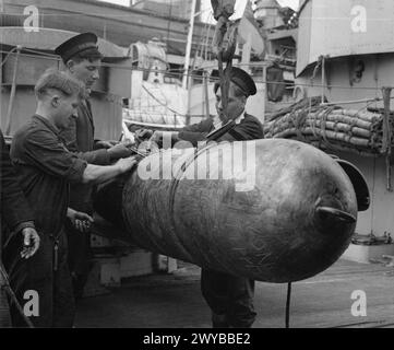 SUPPLY OF TORPEDOES FOR A BRITISH DESTROYER. 20 TO 25 APRIL 1942, ON ...