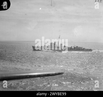 HMS Croome Underway Stock Photo - Alamy