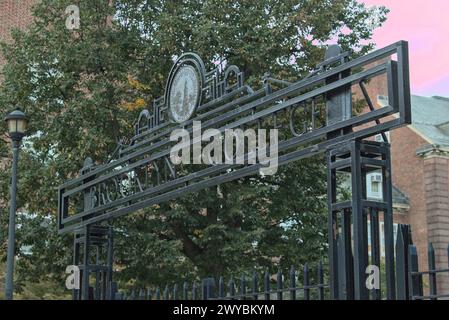 Entrance to Brooklyn College sign Stock Photo - Alamy