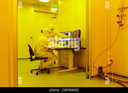 Cheking with an electron microscope the results of an e-beam ...