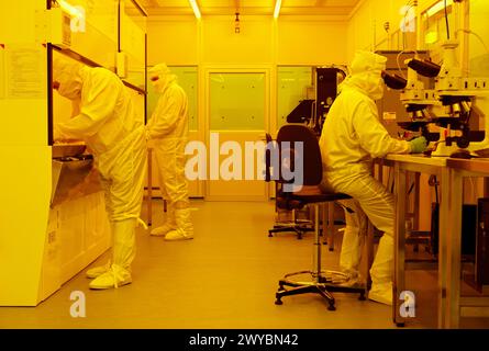 Spin coating, hot plate, wet benches, Photolithography Room, clean room ...
