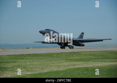 Rockwell B1-B Lancer taking off from RAF Fairford Stock Photo - Alamy