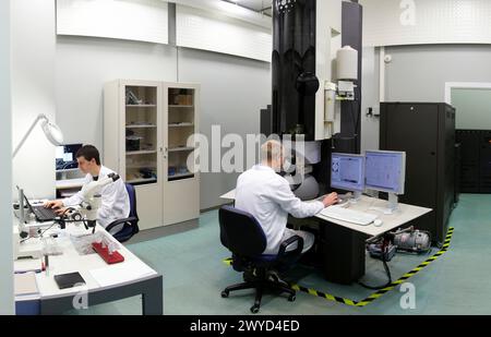 Scanning Transmission Electron Microscope TEM/STEM TitanTM G2 60-300 ...
