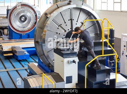 Machining Centre, CNC, Horizontal turning and Milling lathe. Design ...
