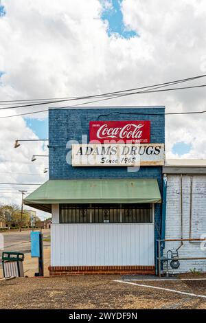 old fashioned drug store and pharmacy Stock Photo - Alamy